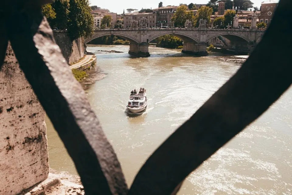 Rome Boat: Hop on Hop off Boat Ticket