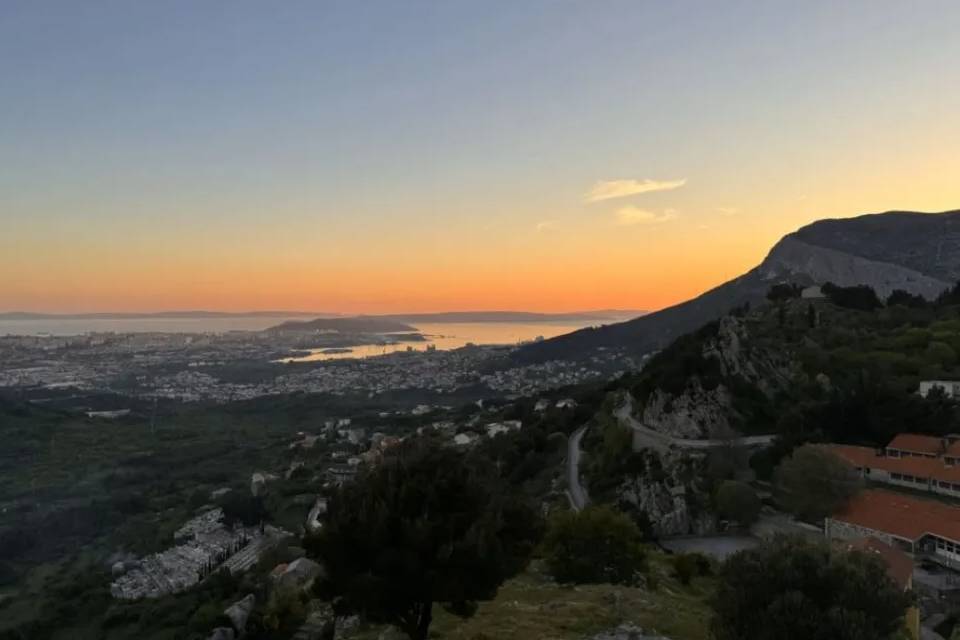 City Sightseeing: Evening Sunset Tour in Klis Overlooking Split