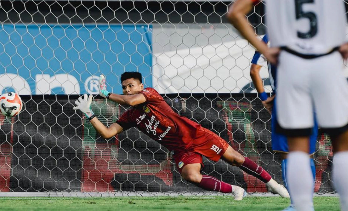 Kiper Terbaik Indonesia Sekarang 2026: Nadeo Argawinata Vs Cahya ...
