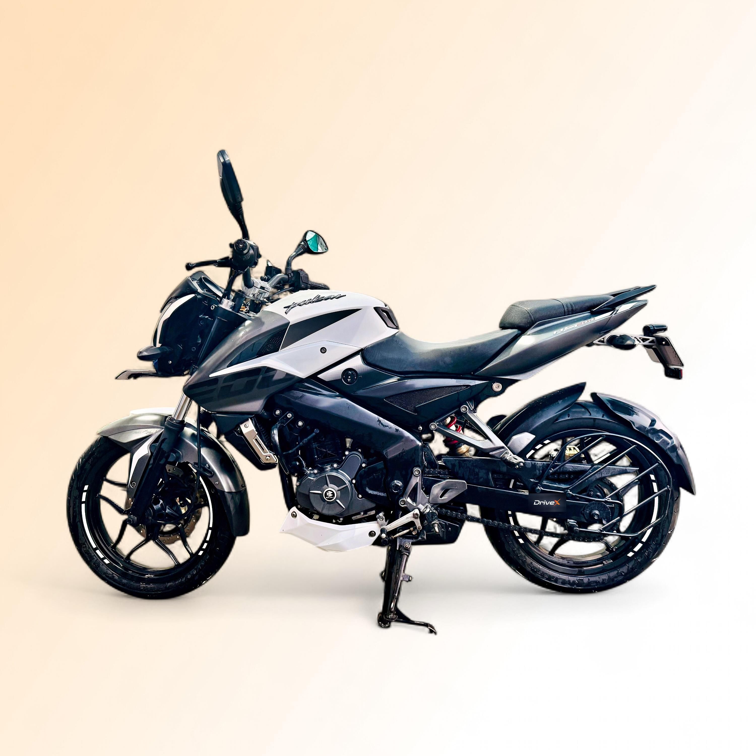 Bajaj Pulsar 200, 15,500 Kms - Pre-Owned Two Wheeler at DriveX