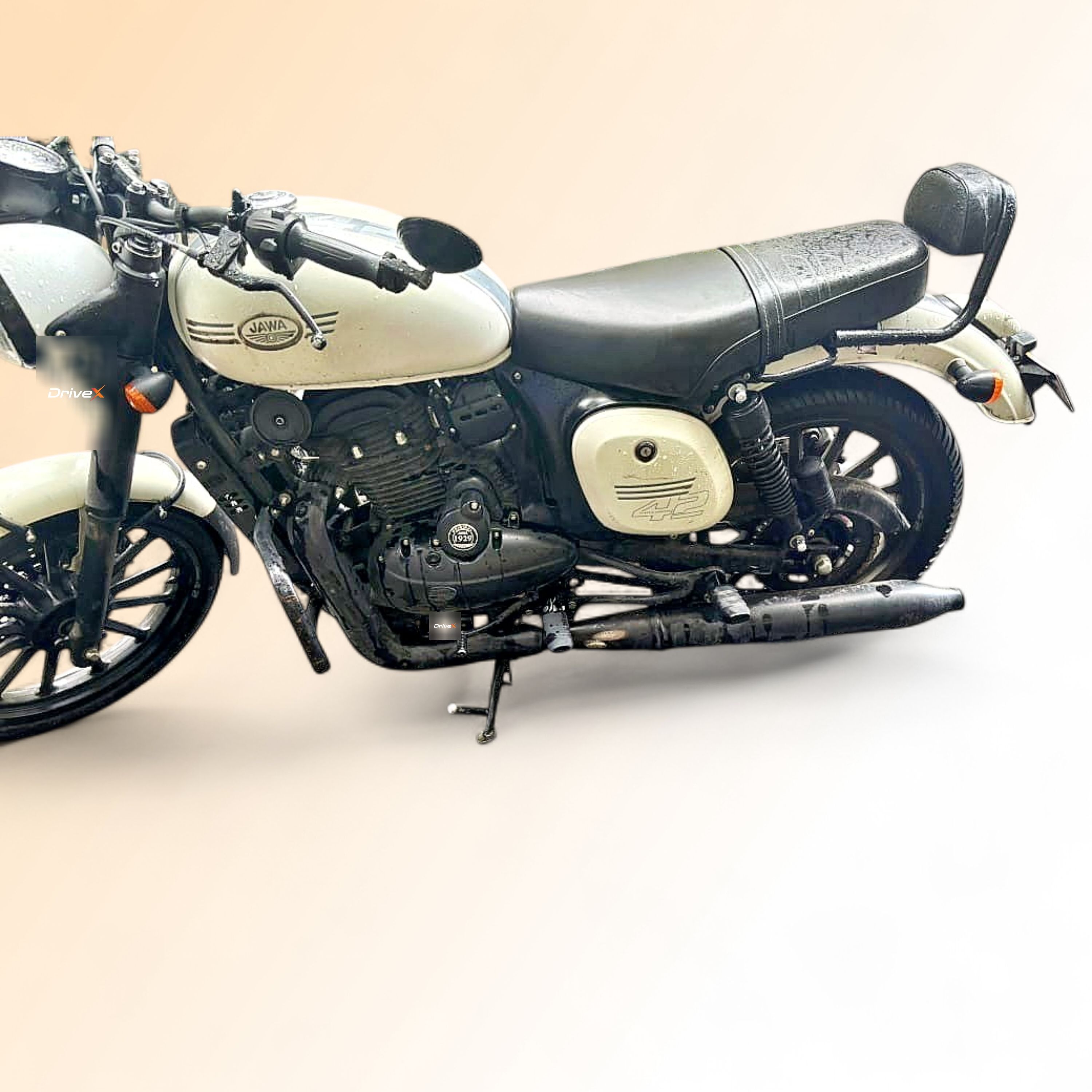 Jawa Forty Two Dual ABS, 17,000 Kms - Pre-Owned Two Wheeler at DriveX