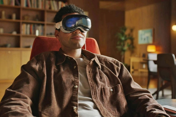 Innovative Editing: Hollywood Director's Virtual Journey with Apple ...