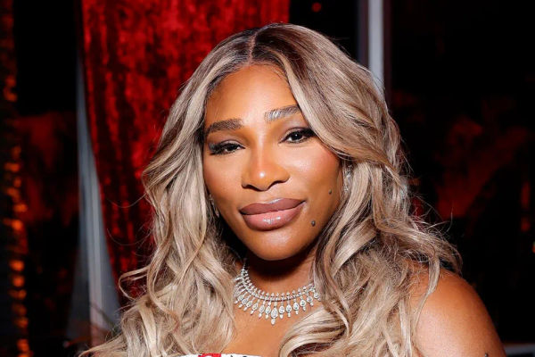 Serena Williams Shows Flawless Multi-Tasking with On-the-Go False ...