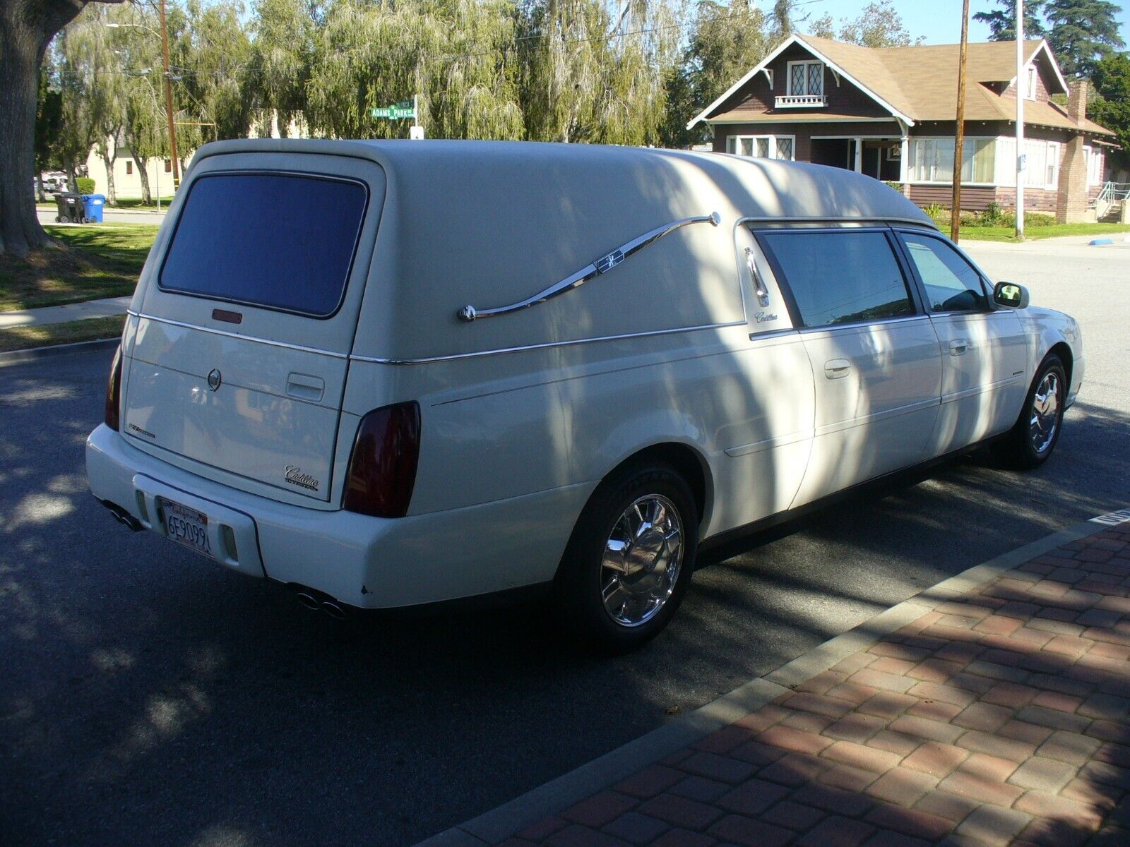 2000 Cadillac Deville hearse [pristine shape] @ Hearses for sale