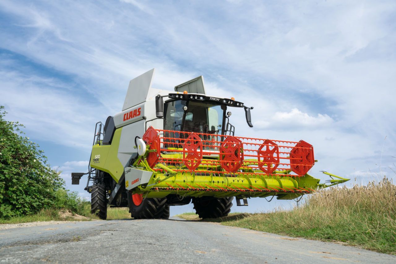 E-FARM: Claas Trion 520 - Mietitrebbia - id 6MMFUTB - Anno di ...