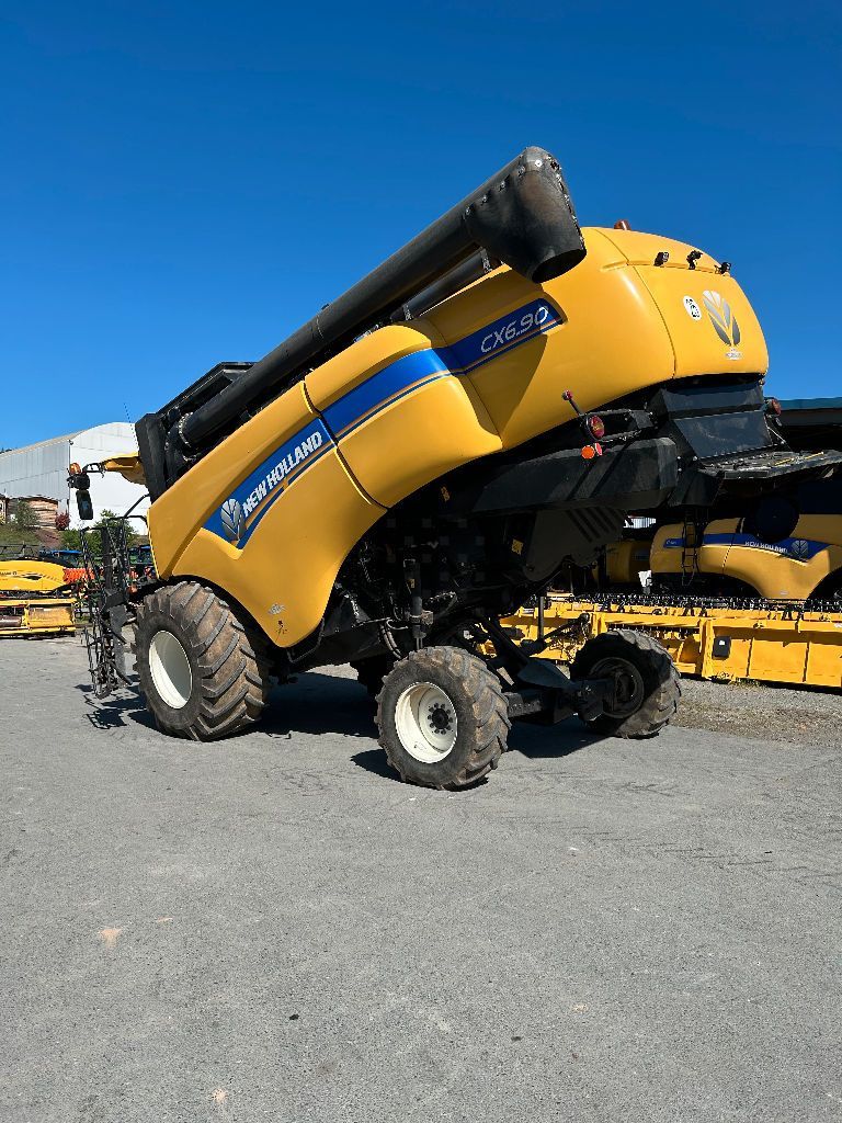 E-FARM: New Holland cx6.90lat - Kombajn - id 9MHCQLC - Rok výroby: 2018 ...