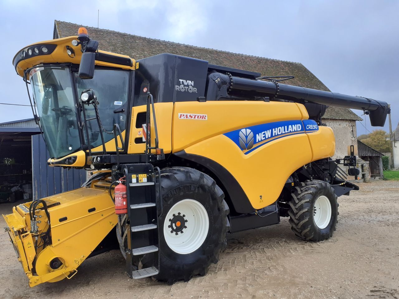 E-FARM: New Holland cr8-90 - Kombajn - id S8YA3LT - 232 000 € - Rok ...