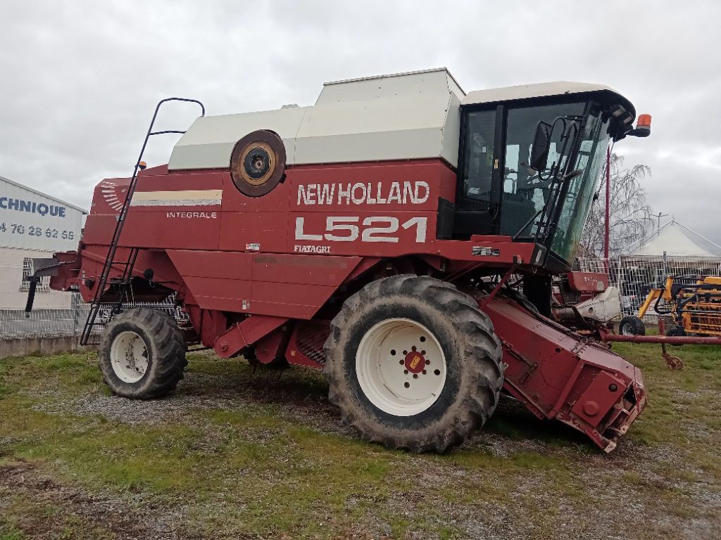 E-FARM: New Holland l521 intégrale - Combine harvester - id PGAV1BT ...