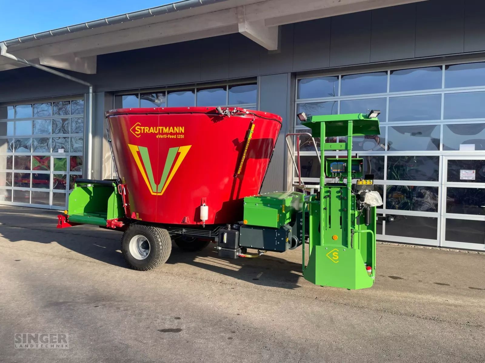 E-FARM: Strautmann e-verti-feed - Mixer feeder - id UZ7L3QQ - Year of ...