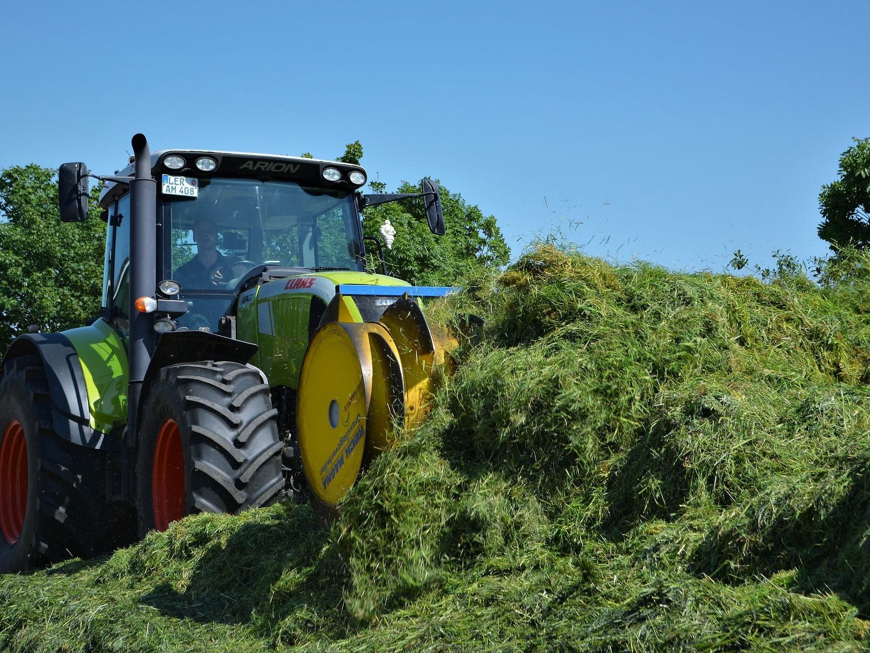 Used Claas tractors | E-FARM