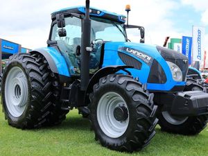 E-FARM: Marche di trattori italiani: pionieri della tecnologia agricola