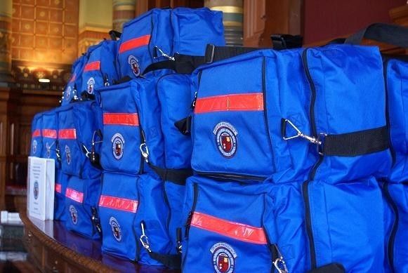 PEMA hands out metro emergency plan, kits