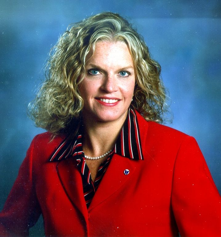 Five Questions With: Elizabeth Eckel