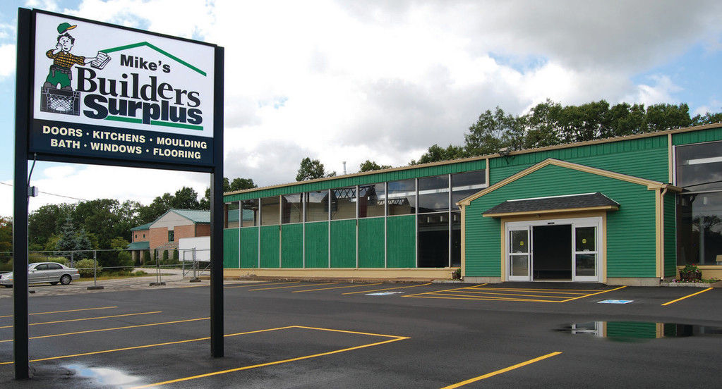 Builders Surplus Opens New Store in Warwick