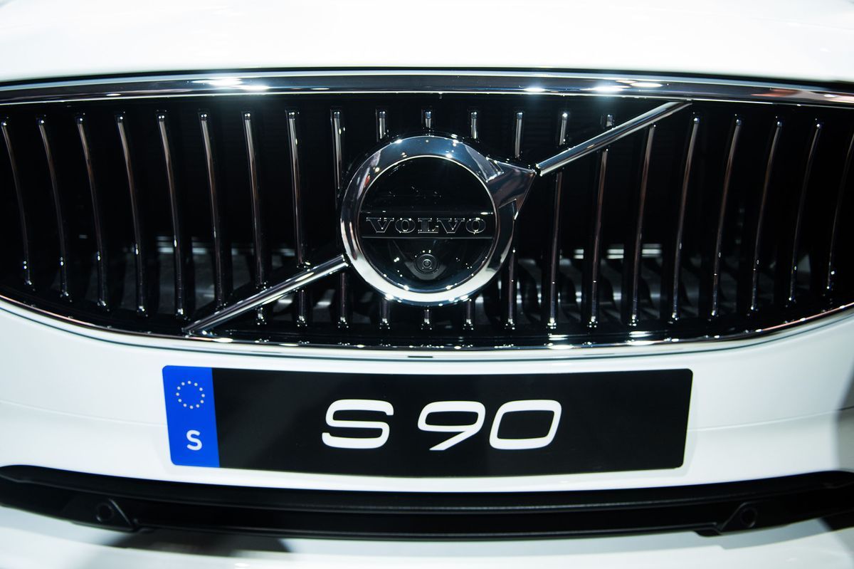 Volvo vaults to volts, planning to pull plug on gasoline engines