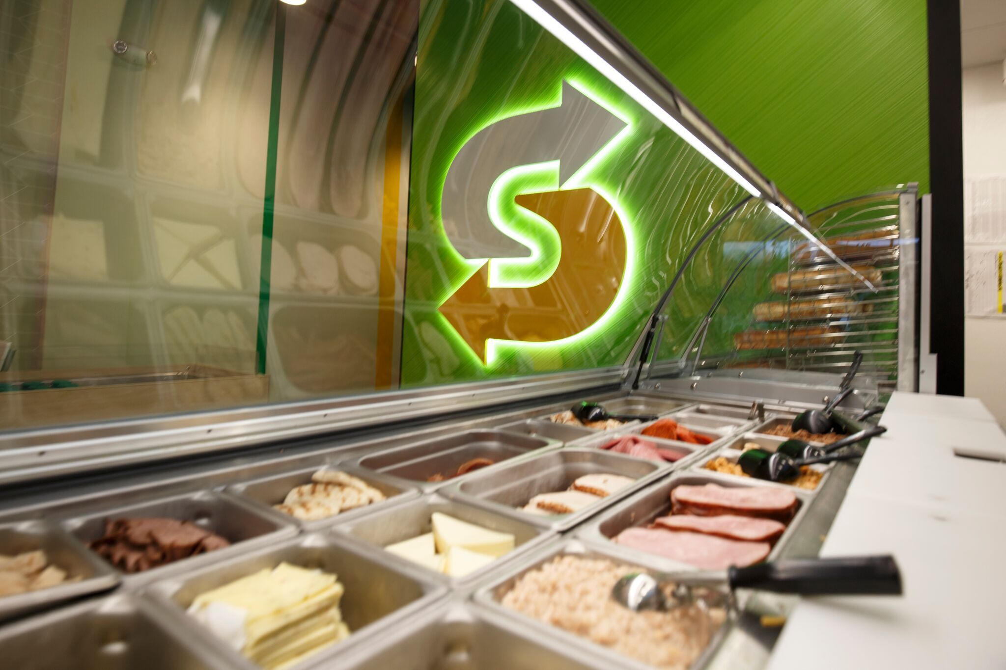 Subway projects 500 U.S. store closings amid global growth