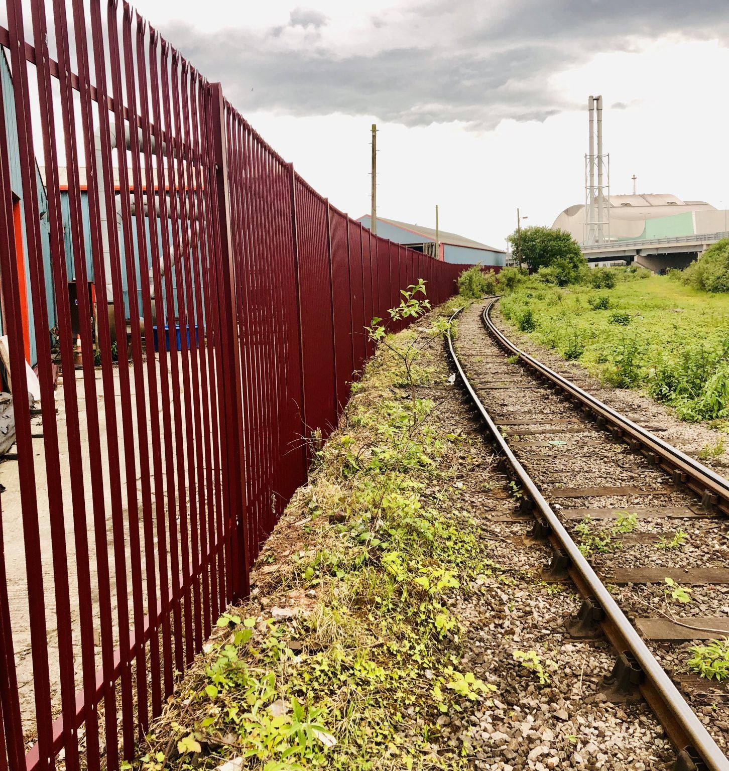 Designing your security fence: Choosing colours for your fencing ...