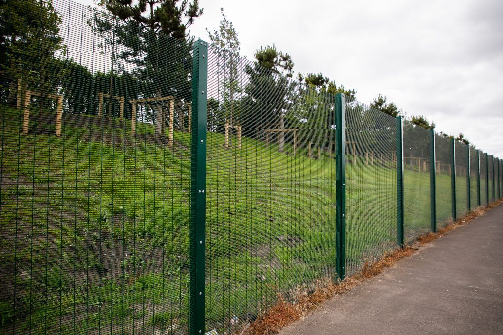 TwinGuard SL1 vs. SecureGuard SL1 Security Fencing | Barkers Fencing