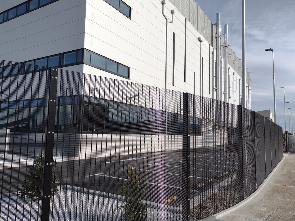 Comparing fencing standards – ASTM F-2781 VS LPS 1175 | Barkers Fencing