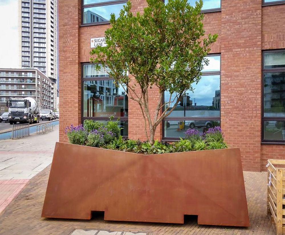 Moving planters with pallet trucks or fork lifts | IOTA