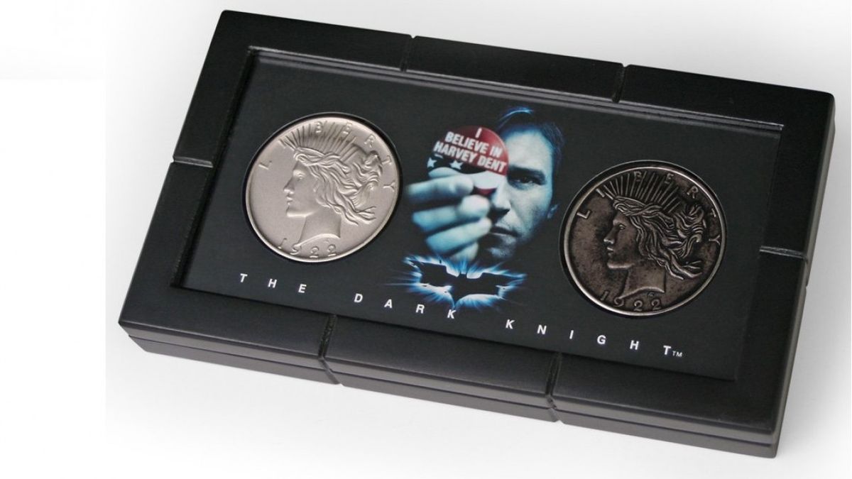 DC Comics: Batman Dark Knight Harvey Dent and Two-Face Coins - POW! The ...