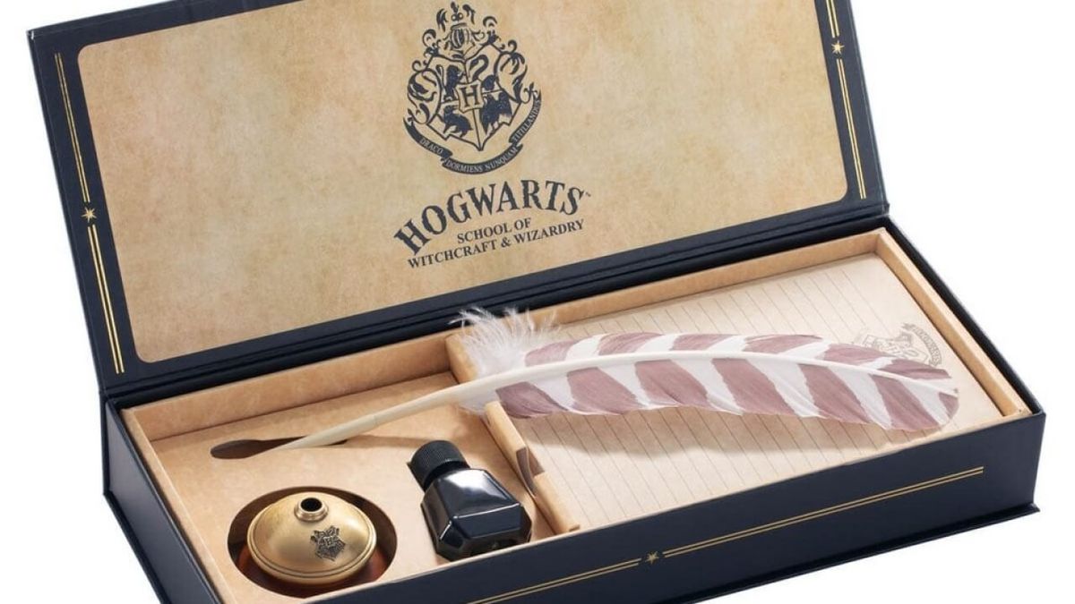 Harry Potter: Hogwarts Writing Quill with Hogwarts Headed Paper - POW ...
