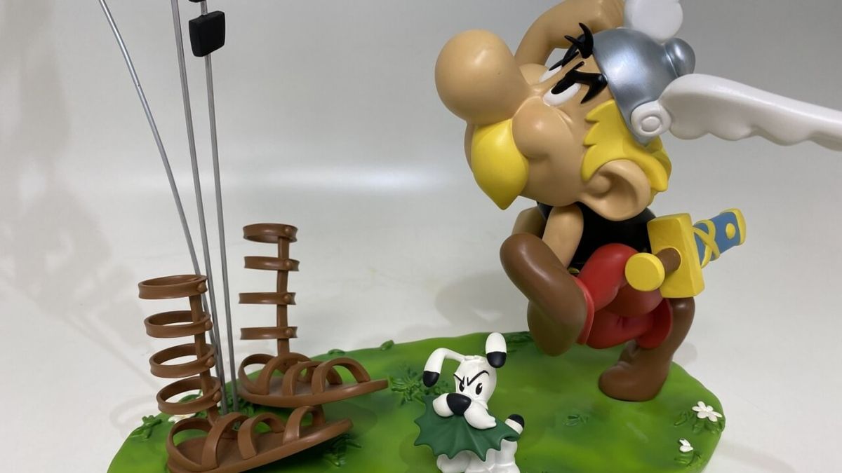 Asterix "tchac" Statue - POW! The Hero In You