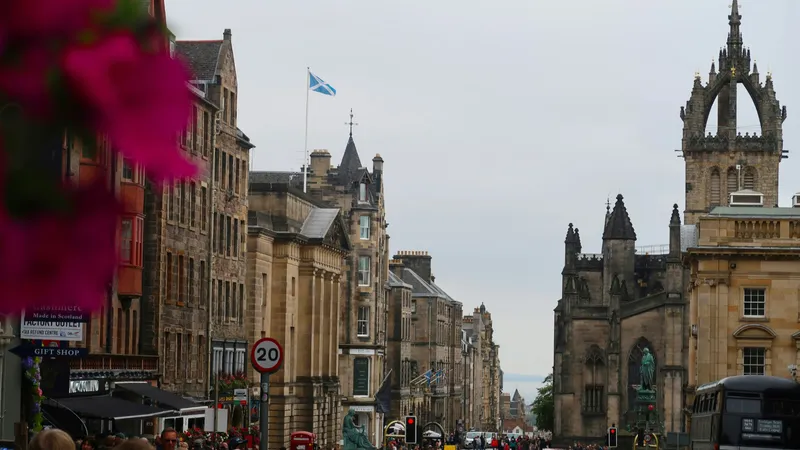 Top 10 Most Beautiful Streets in Edinburgh