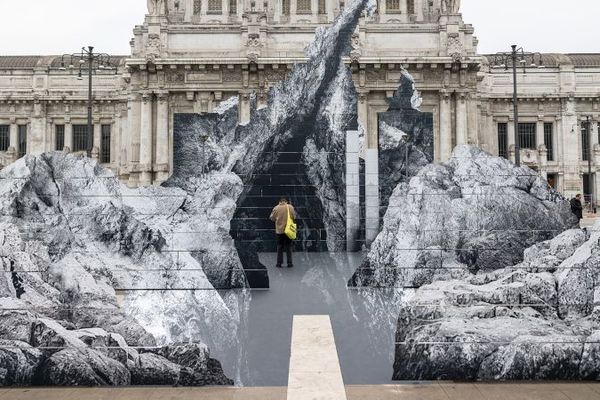 JR creates an immersive optical illusion at Milan's bustling train ...