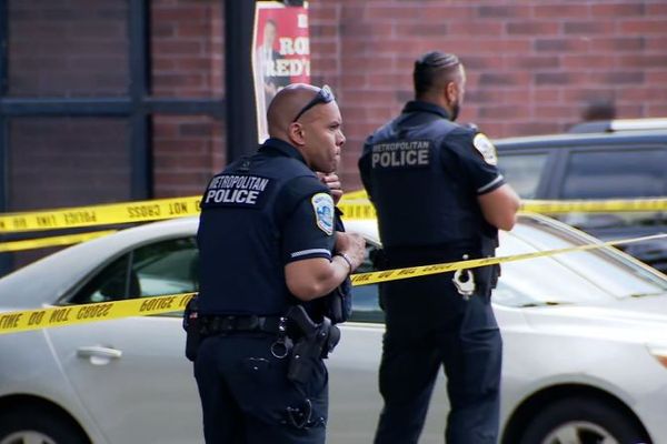 Off-Duty Washington, DC, Police Officer Shot; 2 Suspects Apprehended