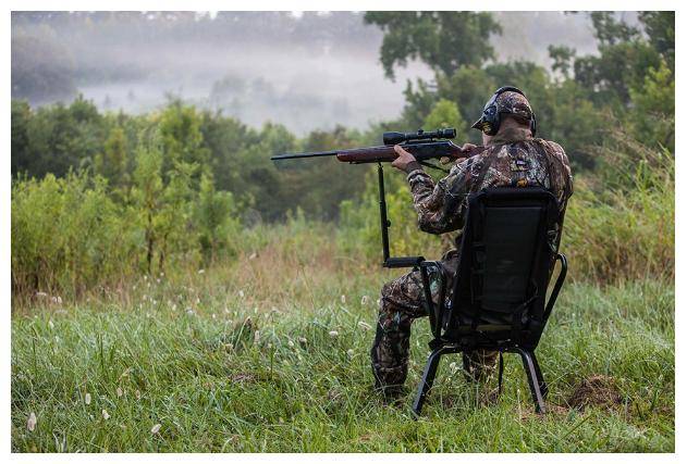 Benchmaster Sniper Seat 360 Shooting Chair - Feather Arms