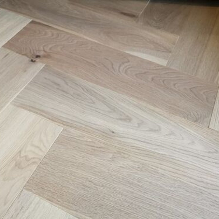 Invisible Finish Oak Herringbone 14mm Click | Floor Depot