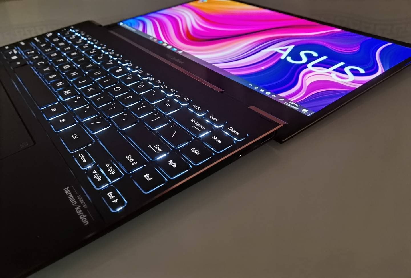 ASUS ZenBook Flip S UX371 Review - Gadgets Middle East