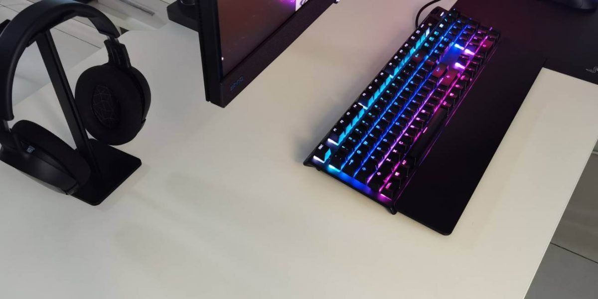 Navodesk Smart Standing Desk Review - Gadgets Middle East