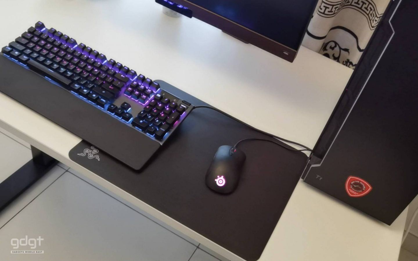 Navodesk Smart Standing Desk Review - Gadgets Middle East