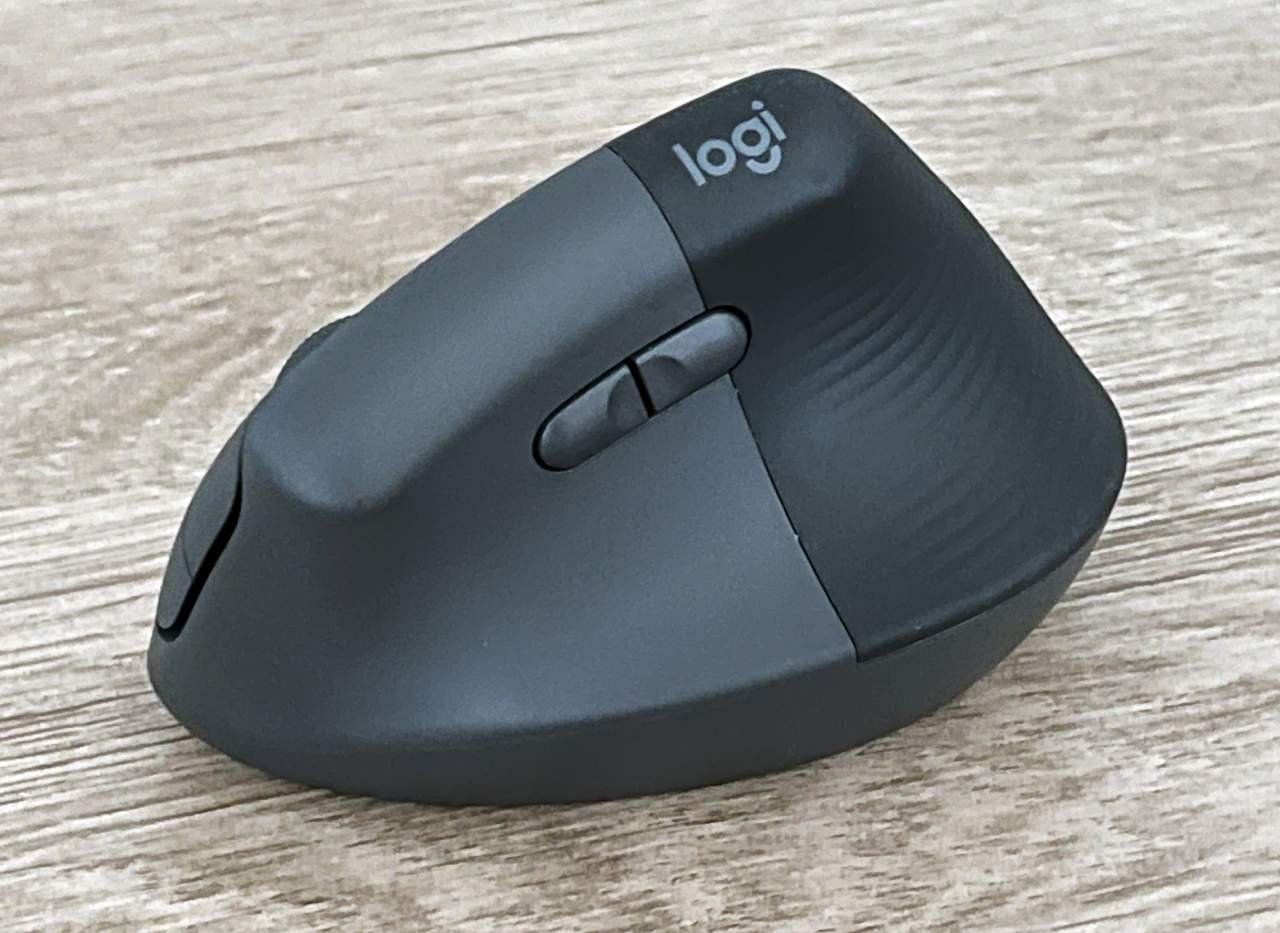 Logitech Lift Review - Gadgets Middle East