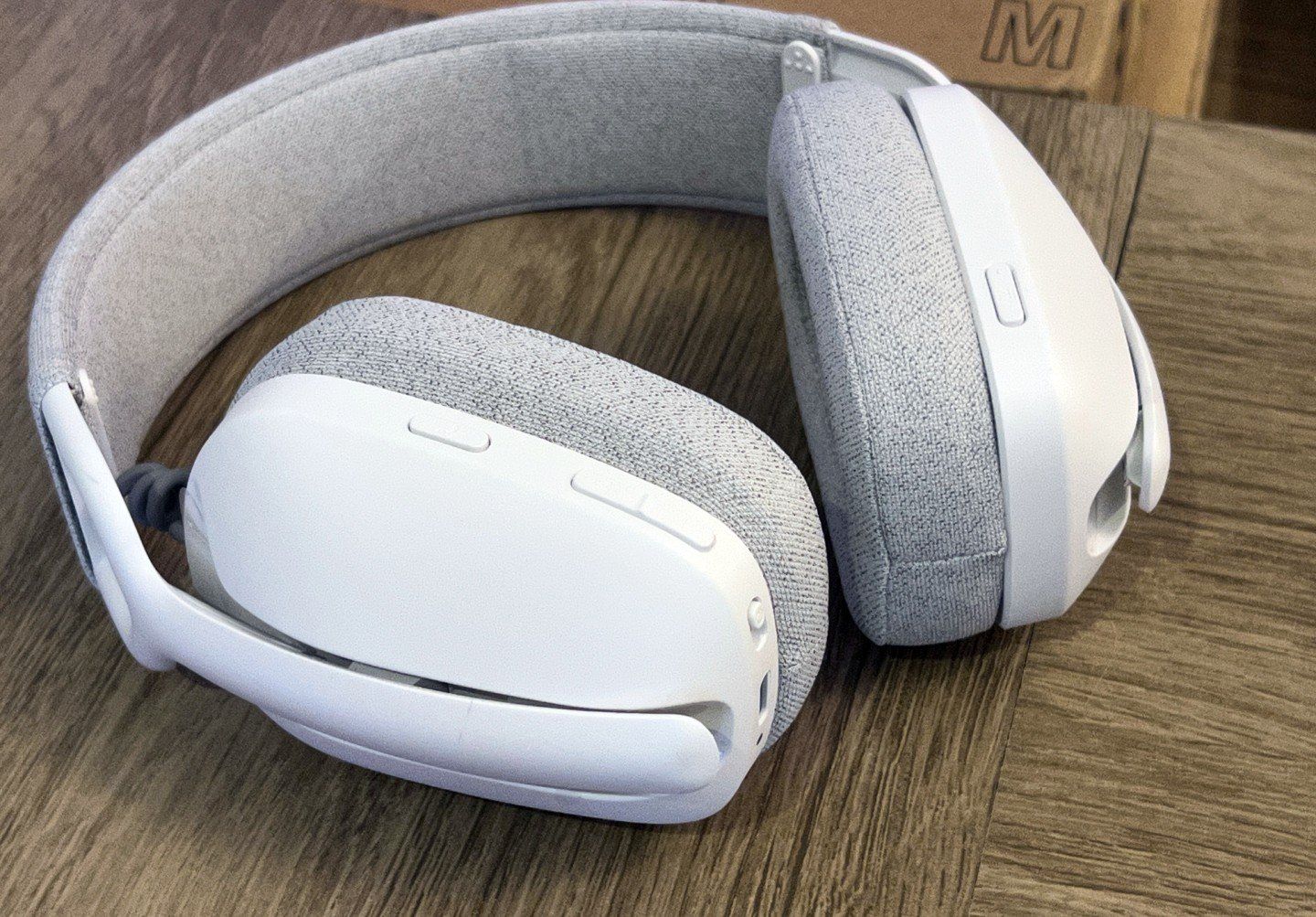Logitech Zone Vibe 100 Review - Gadgets Middle East