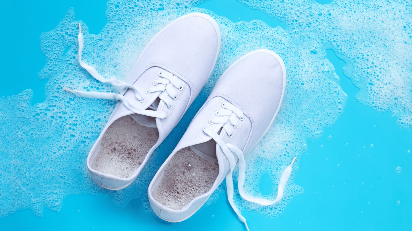 Cara Mencuci Sepatu Putih Agar Tidak Menguning, Ini Rahasianya!