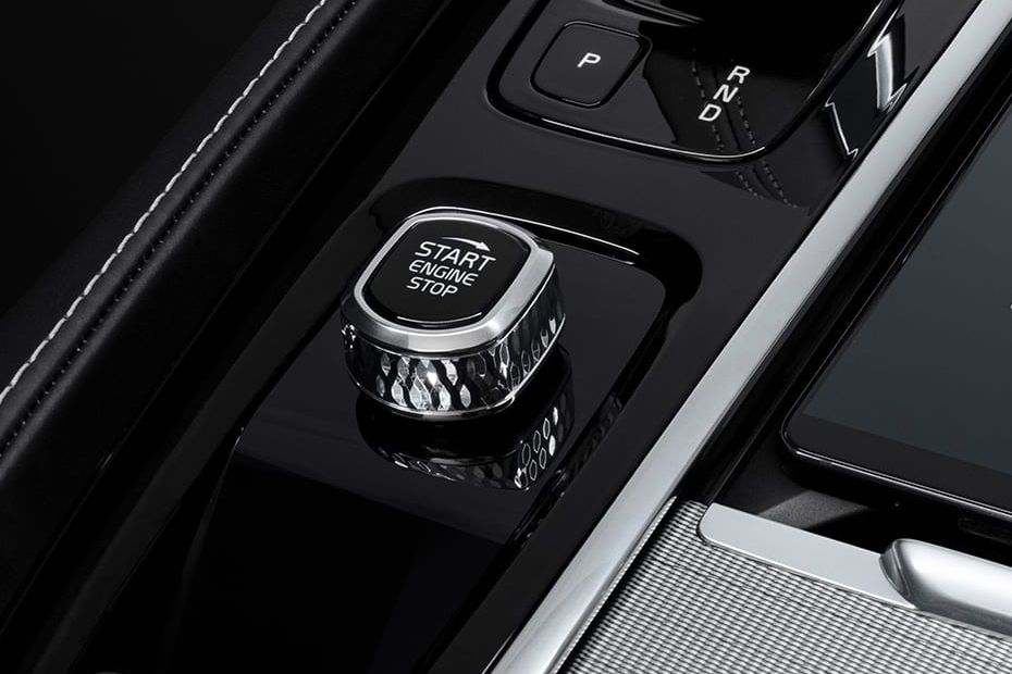 Volvo XC90 Price in KSA - Versions, Reviews & Offers