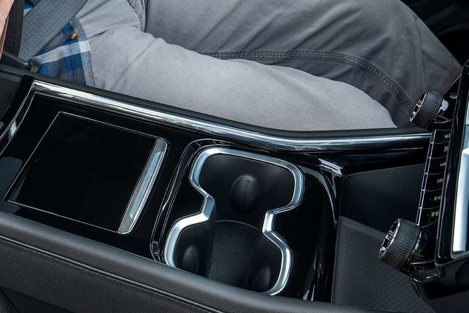 Chevrolet Traverse 2025 Price in KSA - Versions, Reviews & Offers