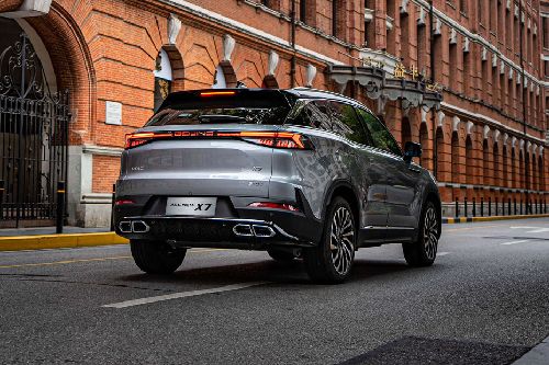 Which is Better? BAIC X7 2025 or OMODA E5 | Full Comparison