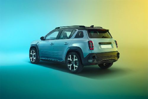 Renault Unveils the Iconic 4 E-Tech