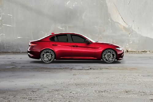 Which is Better? Alfa Romeo Giulia or Toyota Urban Cruiser 2026 | Full ...