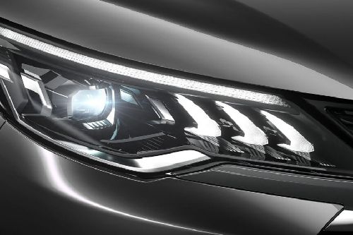 Audi Q8-Sportback-E-Tron vs Maxus G50 Plus