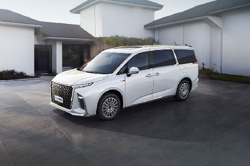 BAIC D50 vs Maxus G90