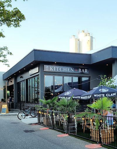 Central Kitchen + Bar - Kelowna Transfers