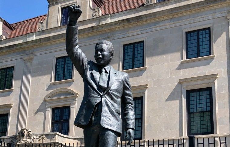 Embassy Row Walking Tour From Top To Bottom - Off The Record Tours