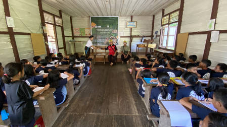 Cerita dari Sekolah Adat Arus Kualan, Melestarikan Budaya Dayak dan ...