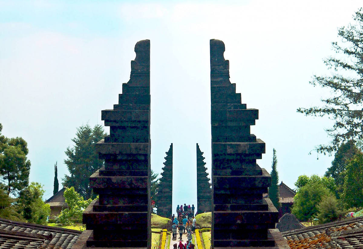 Candi Cetho: Peninggalan Majapahit yang Dibangun di Atas Awan