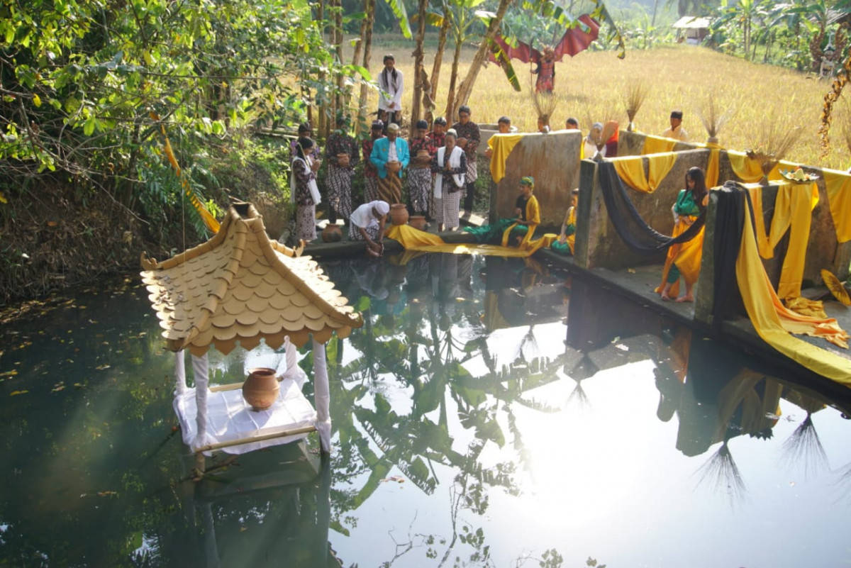 Makna Filosofis Air dalam Tradisi Bajong Banyu di Magelang Menjelang ...